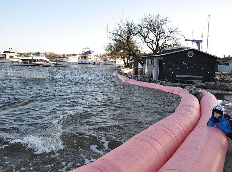 Aqwatt | Solutions | Temporary dams and flood dykes